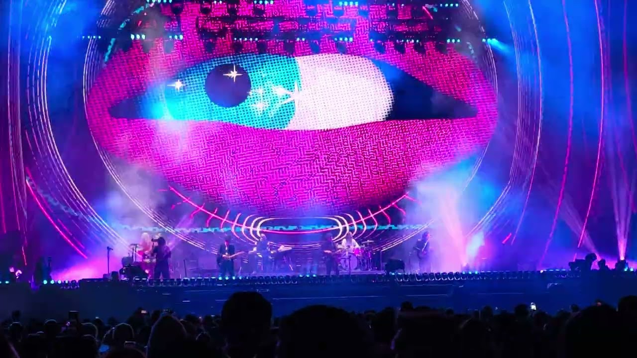 Zoé Comparte Su 'Campo De Fuerza' En Vivo - La CarteleraMX